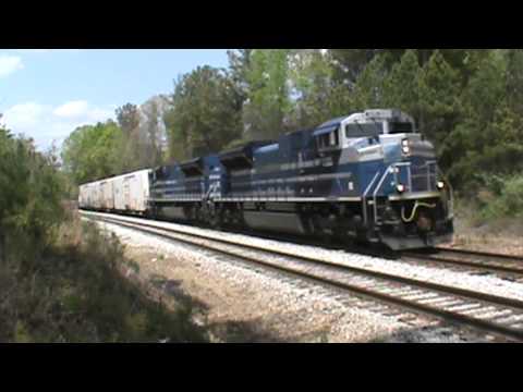 EMDX 1205 leads CSX Q041-15 in Union City, GA - YouTube