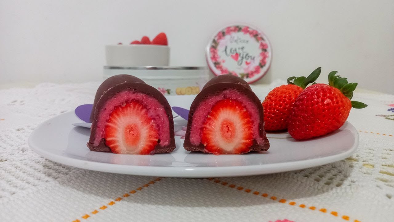 BOMBOM COM RECHEIO DE MORANGO | CANDY WITH STRAWBERRY FILLING - YouTube
