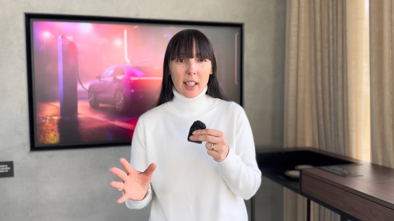 Künstlerin Sabeth Holland im Portrait auf FASHIONPAPER - The daily vlog ...