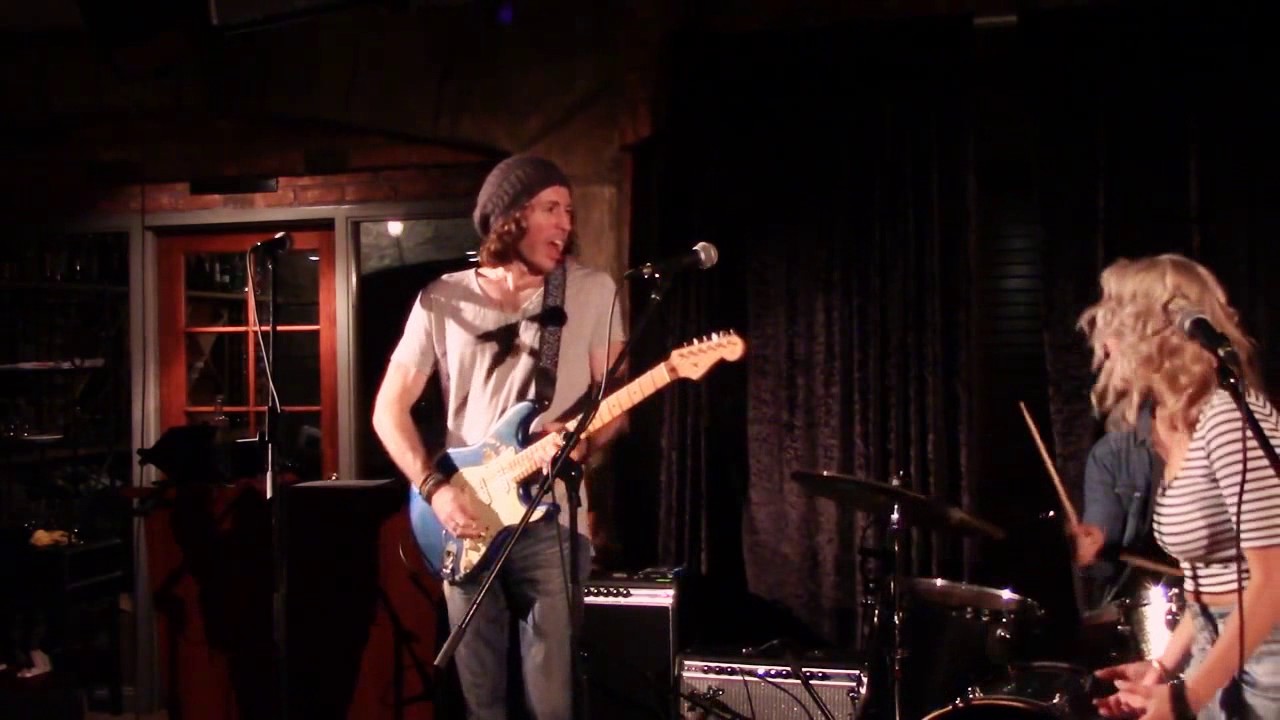Kim Greenwood with TOVA @ Bistro Le Rossignol - YouTube