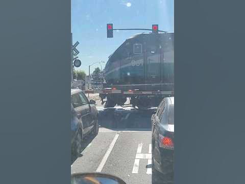 SCAX 931 leads a late eastbound out of Fontana at 1140 AM - YouTube