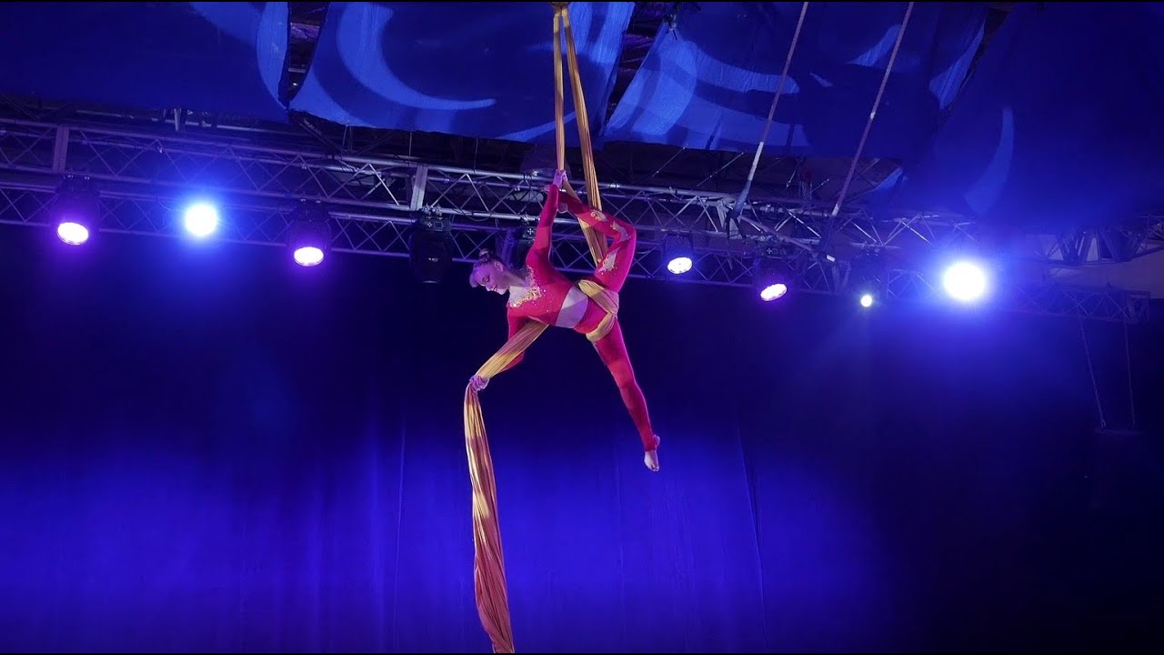 Jessica Waters - Viva Fest 2023 Silks Act - YouTube