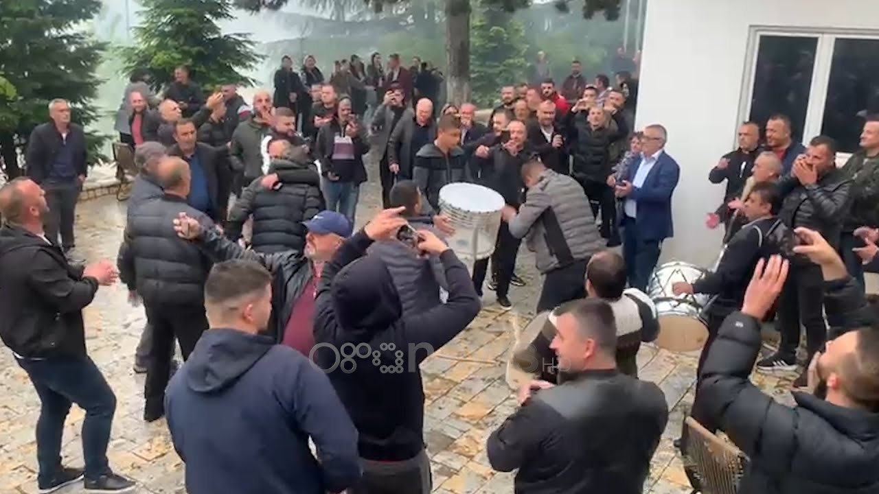 Rexh Byberi i PS mban Tropojën, festë me tupana në Bajram Curri - YouTube