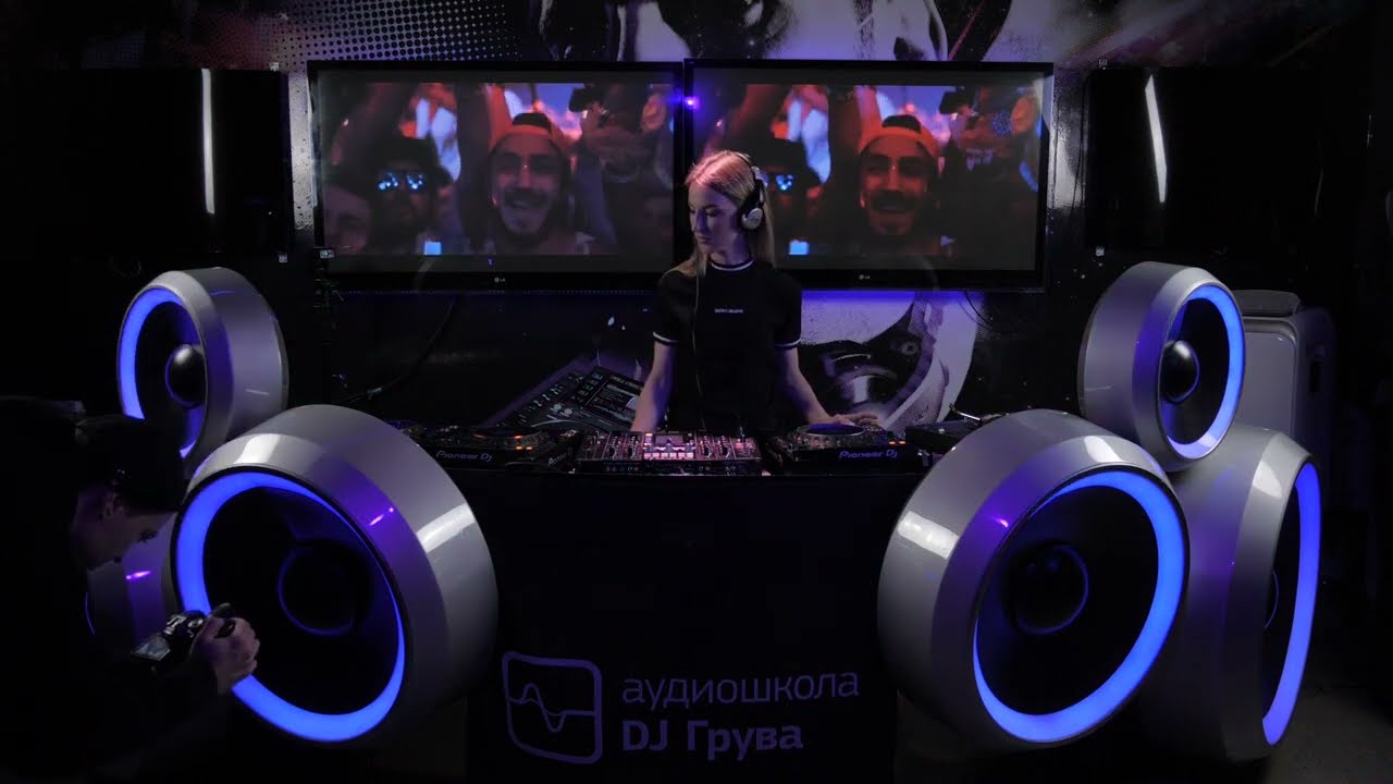 Dj Lera - Live mix at audio school dj groove | Techno | Melodic Tecno ...