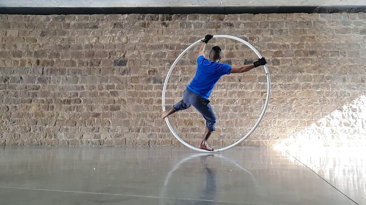 Cyr wheel (Rueda Circ) Constante. - YouTube