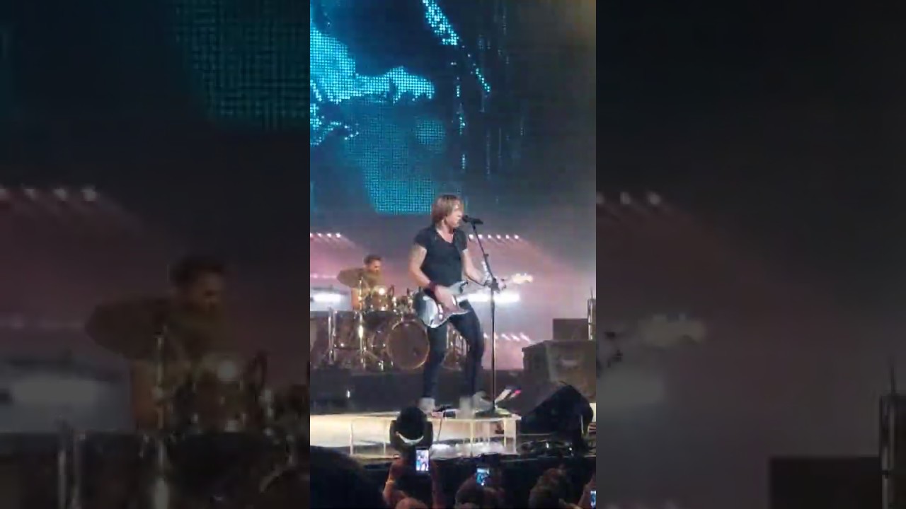 Keith Urban - Las Vegas - guitar jamming 9/7/19 - YouTube