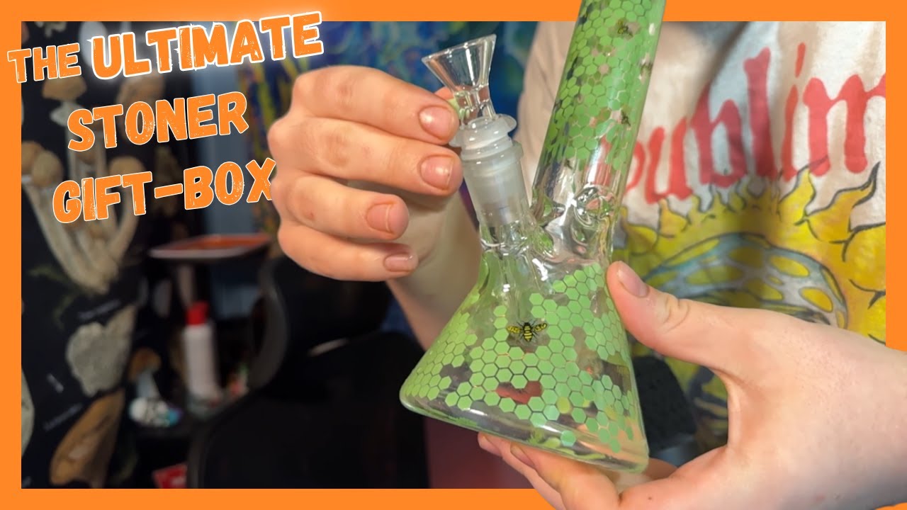 Trying the ULTIMATE stoner GIFT-BOX!!! | The Weed Box - YouTube