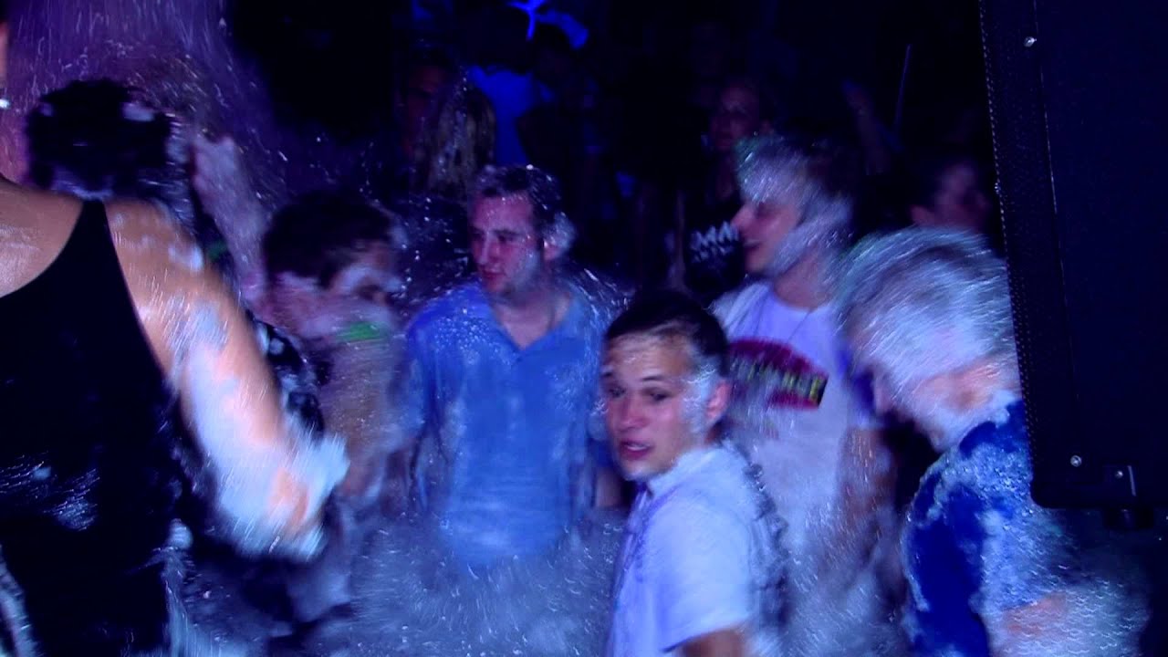 Bonkers Disco Goldstrand / Golden Sands Foam Party,Schaum Party - YouTube