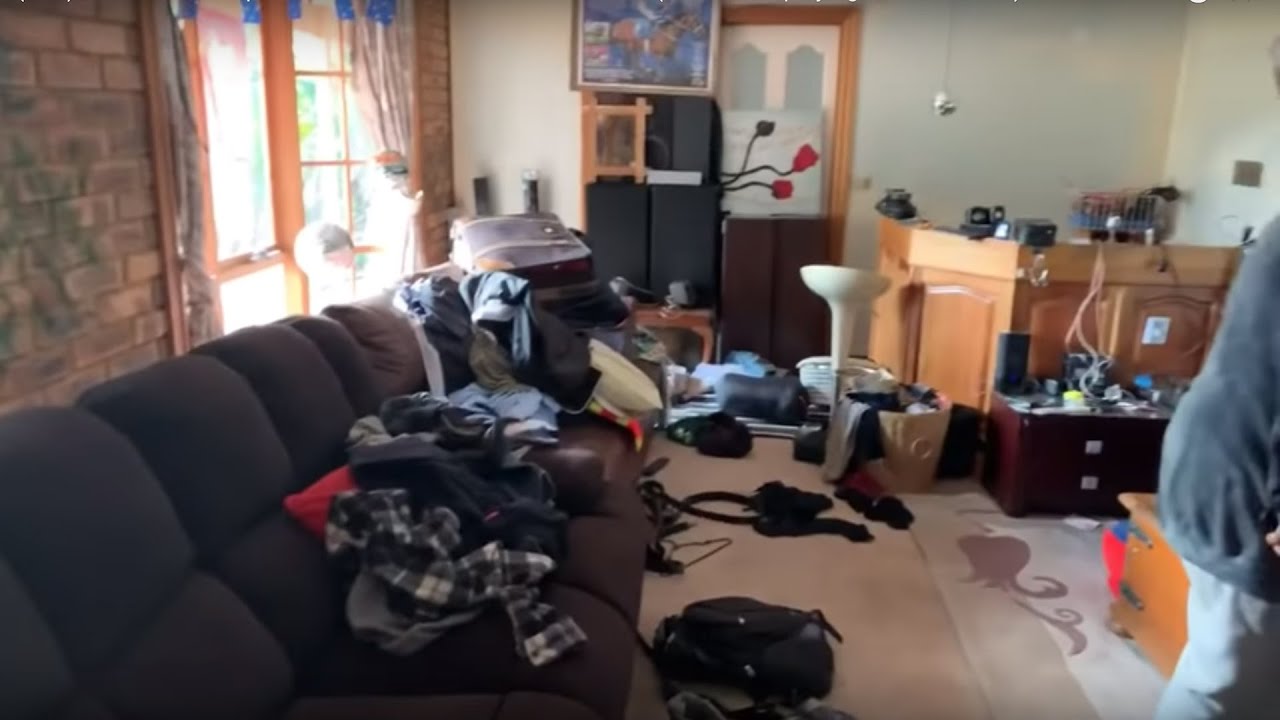 (Live) Found active Squatters room in an abandoned house. (music was ...