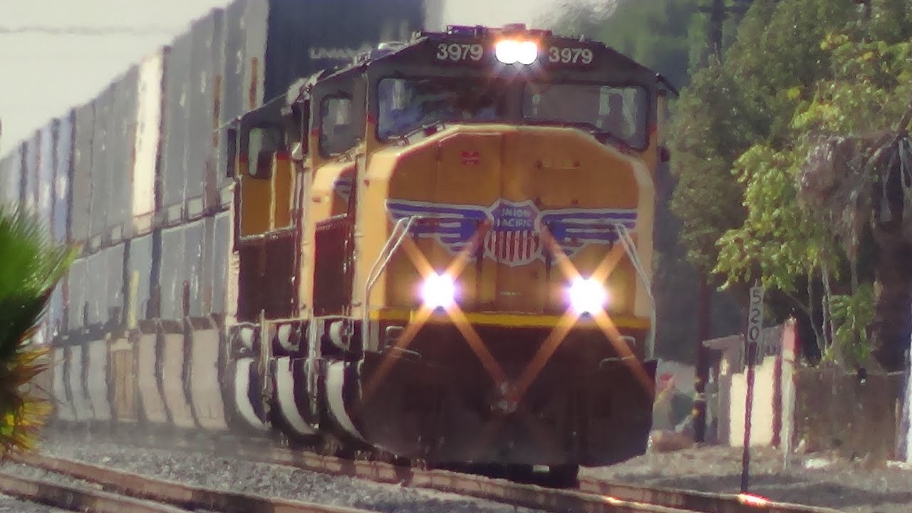 Former Southern Pacific SD70M leading a K- Train - YouTube