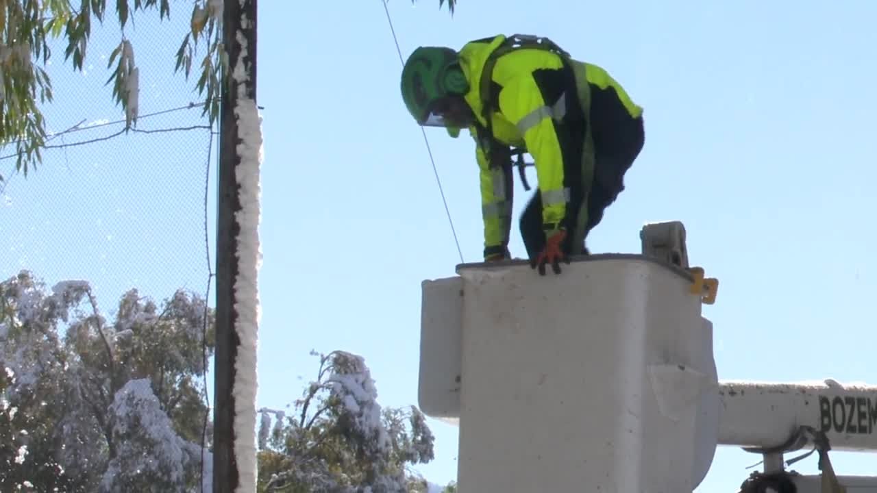 Bozeman on clean-up mode following first snowfall - YouTube