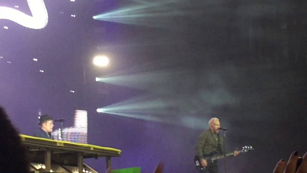 Fall Out Boy Alone Together Live 2/26/16 Hollywood, Florida - YouTube