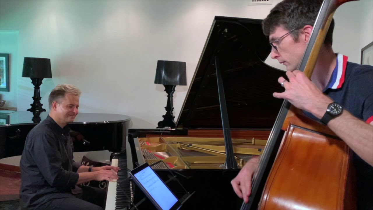 Charl du Plessis plays Hark The Herald Angels Sing with Werner Spies ...