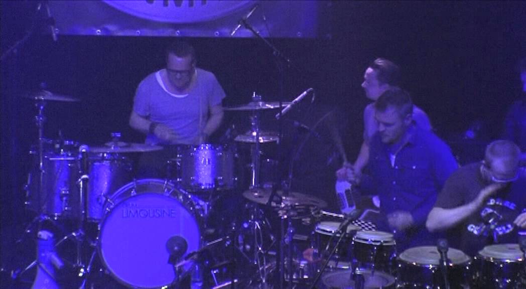 Jesper Mortensen spiller på Groove Night 2013 | Moderndrums.dk - YouTube