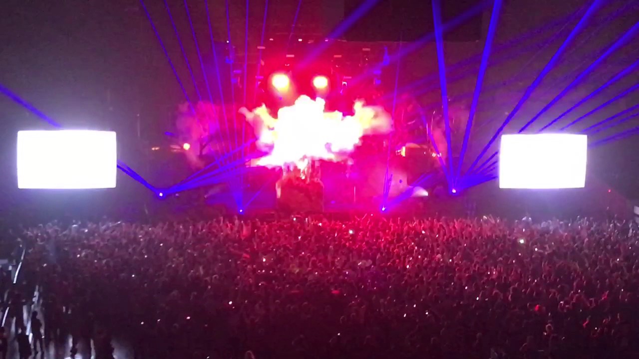 Travis Scott Portland Nu salt laser light shows video 6 - YouTube