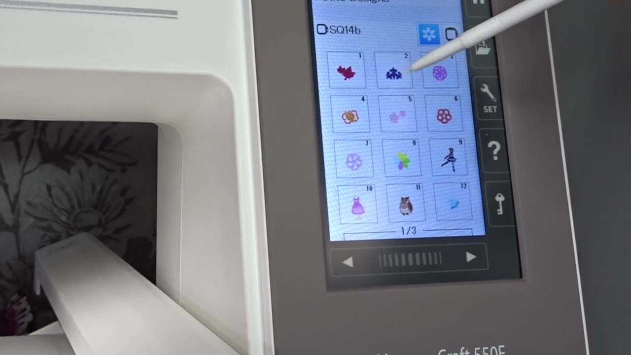 Formatting a new USB Flash Drive in a Janome 550E - YouTube