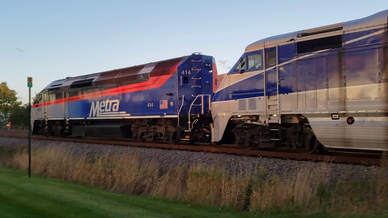 Metra 414 and metra 85 double header at buffalo grove IL - YouTube