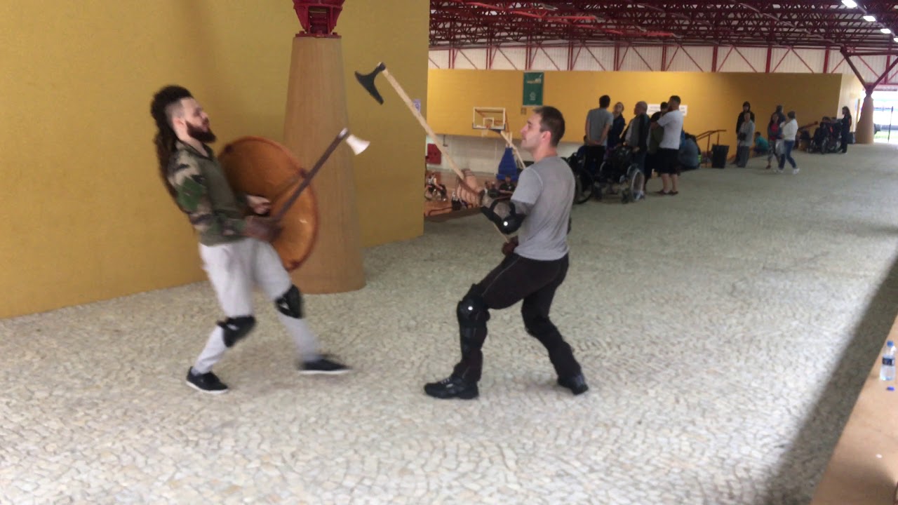 Viking Combat Western Style One Handed Axe vs. Two Handed Axe - YouTube