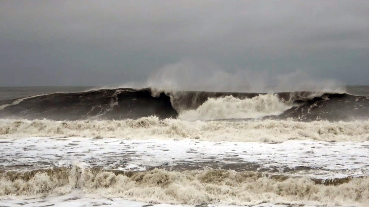 New Jersey Surfing: Massive Winter Storm Barrels - YouTube