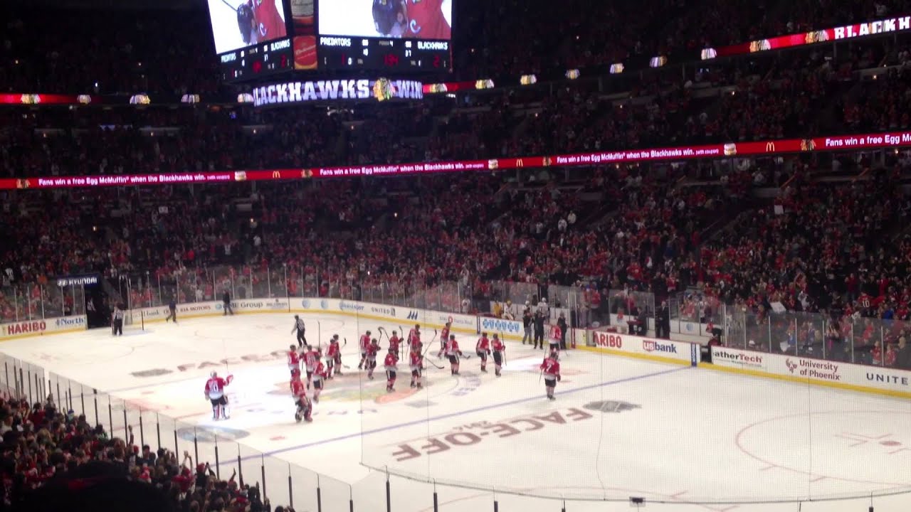 Blackhawks Winning Moment Crowd Cheering - YouTube