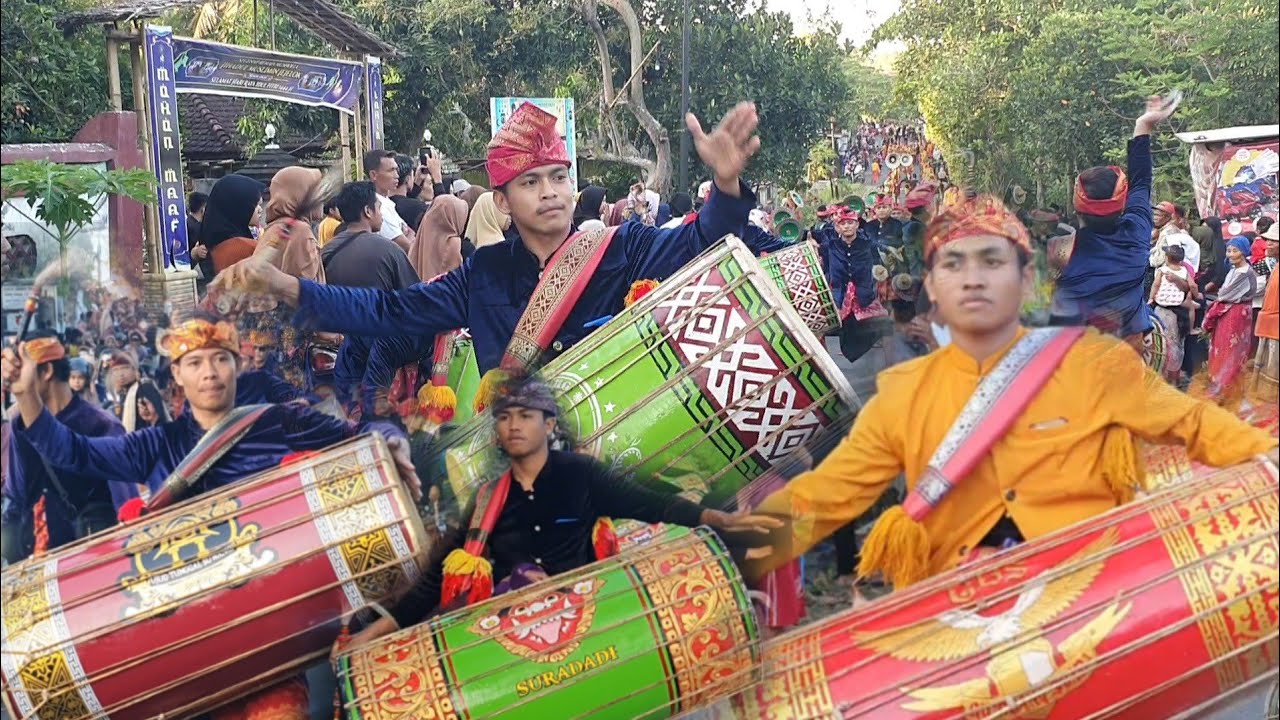TARIAN JALANAN 4 GENDANG BELEQ LOMBOK NYONGKOLAN DI SUANGI - YouTube