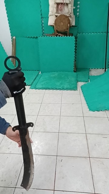 No spin reverse grip throwing(Cold Steel Chinese War Sword) 反握直飛 ...