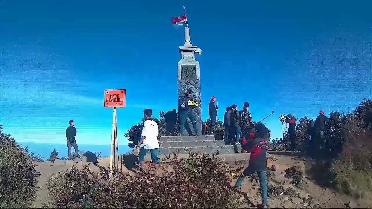 Puncak Hargo Dumilah Gunung Lawu, 13 agustus 2017 - YouTube