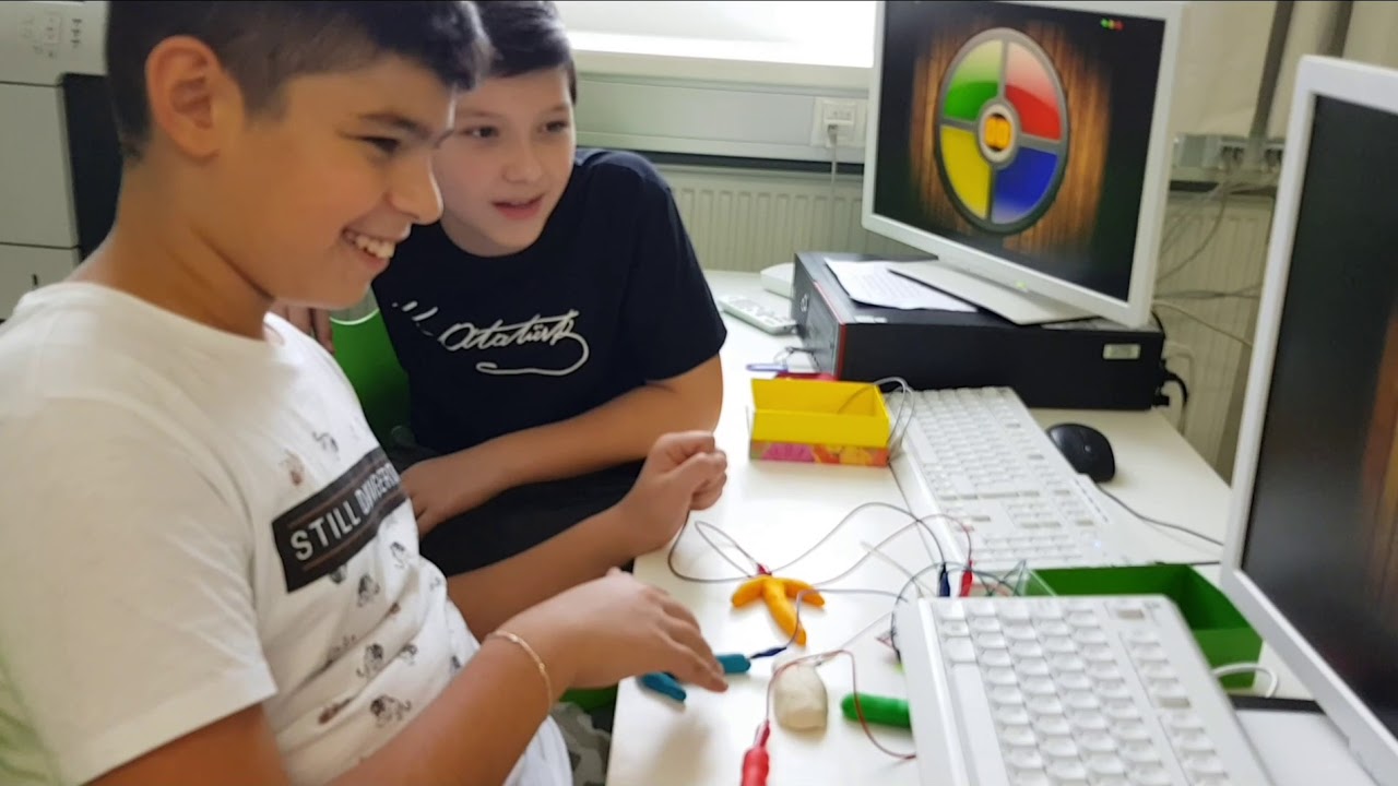 MaKey MaKey - Game Controller 1 ("Simon says") - YouTube