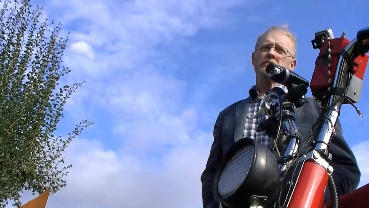 Mayor Greg Phelps visits Occupy Comox Valley - YouTube