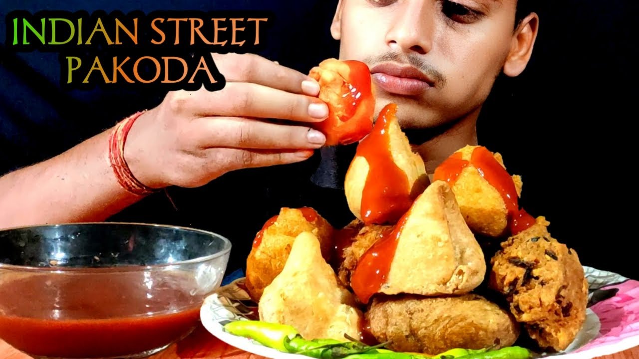 Indian Street Food Pakoda Eating Challenge || Pyaj Pakoda,Aloo Pakoda ...