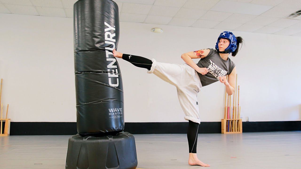 Wavemaster XXL Kicking Session | TKD - YouTube