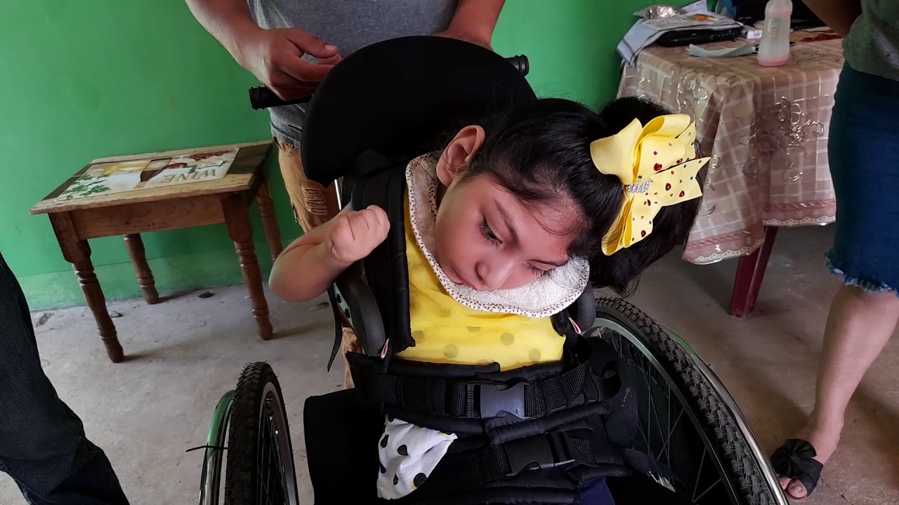 en casa de ALEXA AVILA dejandole unos viveres - YouTube