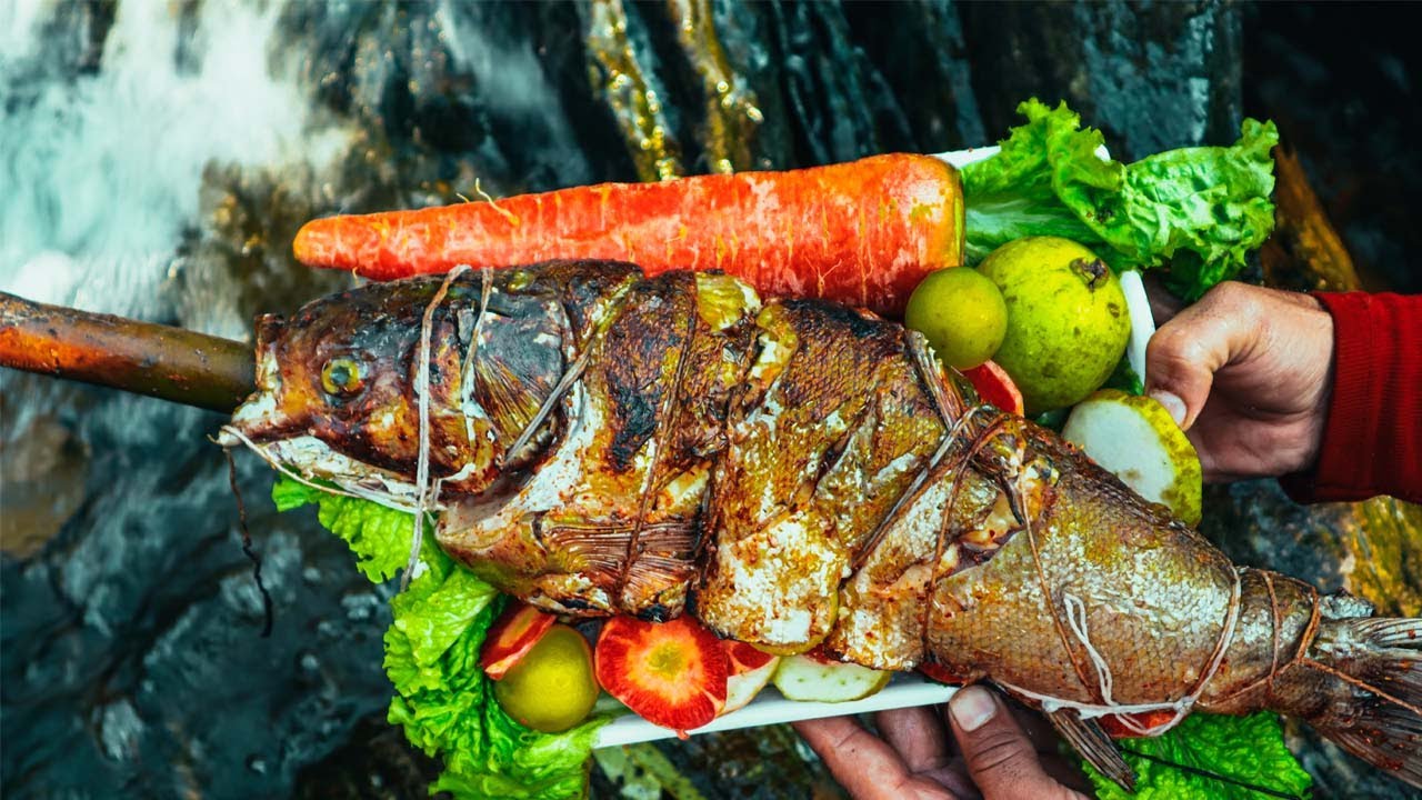 ROASTING FISH OVER AN OPEN FIRE | THE PERFECT STEAM SIDE MEAL - YouTube