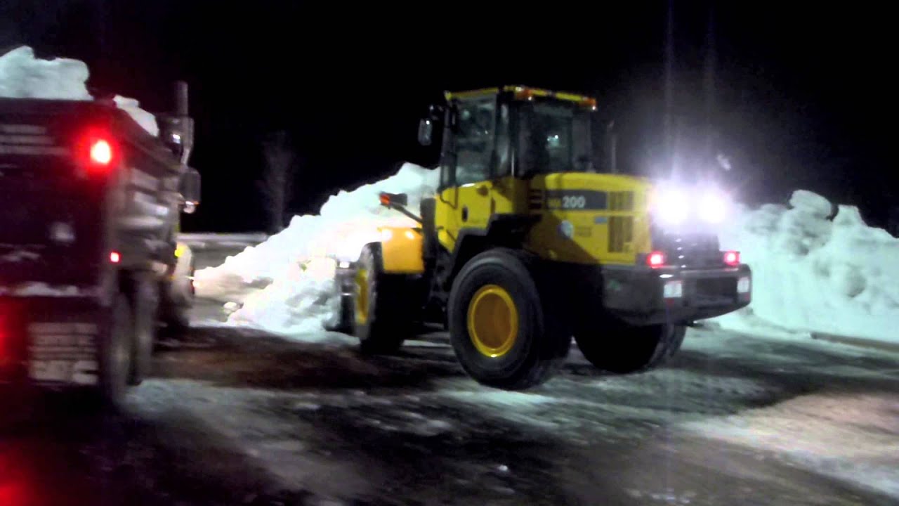 Komatsu WA200 Loading Tri-Axle With Snow - YouTube
