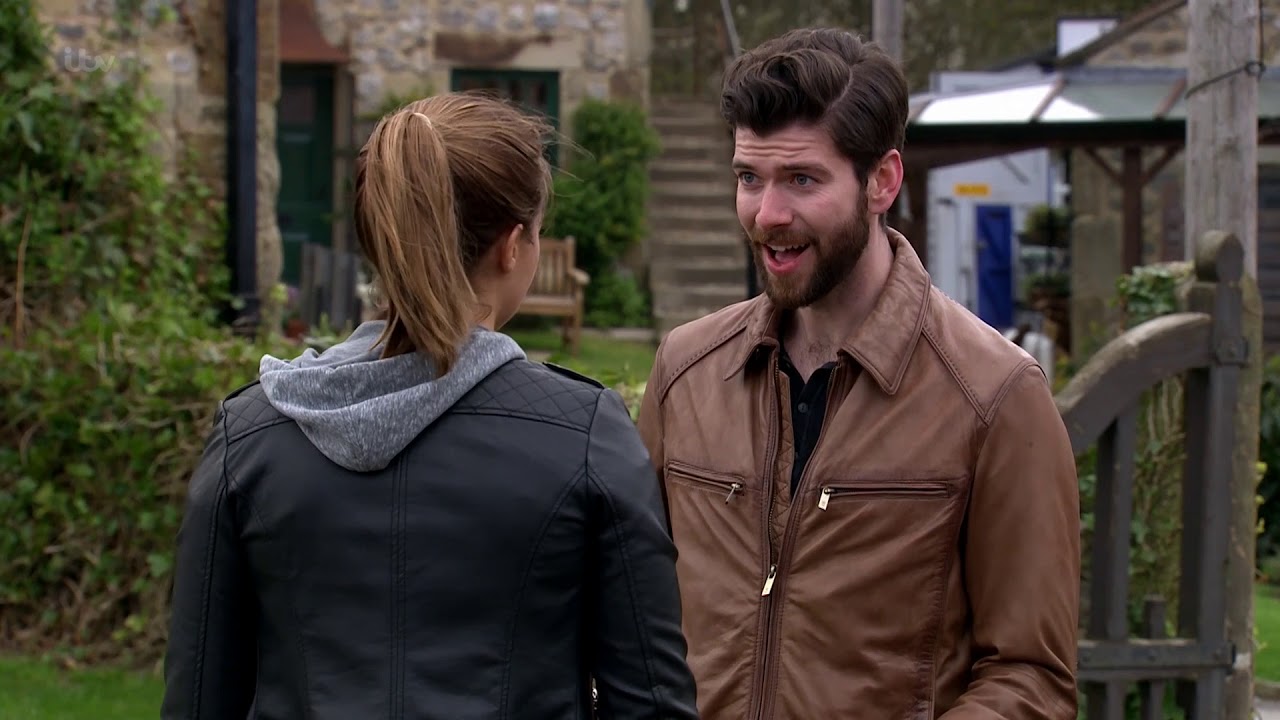 Carly Tells Matt Goodbye - Emmerdale - YouTube