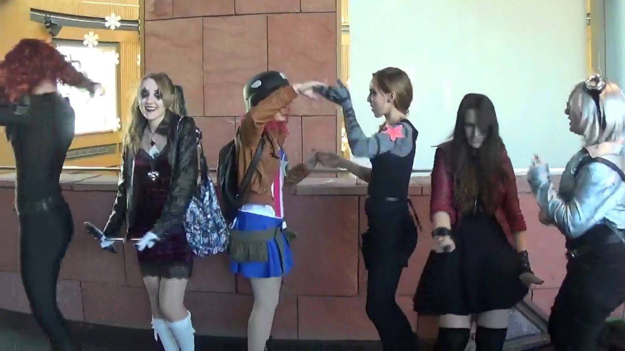 Cosplayers Dancing at Kitchener Comic Con 2015 - YouTube