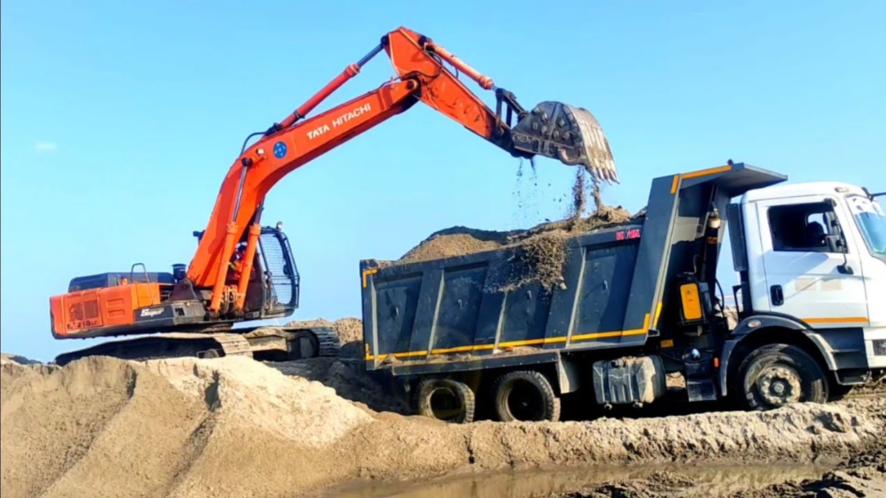 TATA HITACHI Poclain Full Loading ! Sand ! on Two Mahindra Dump Truck ...