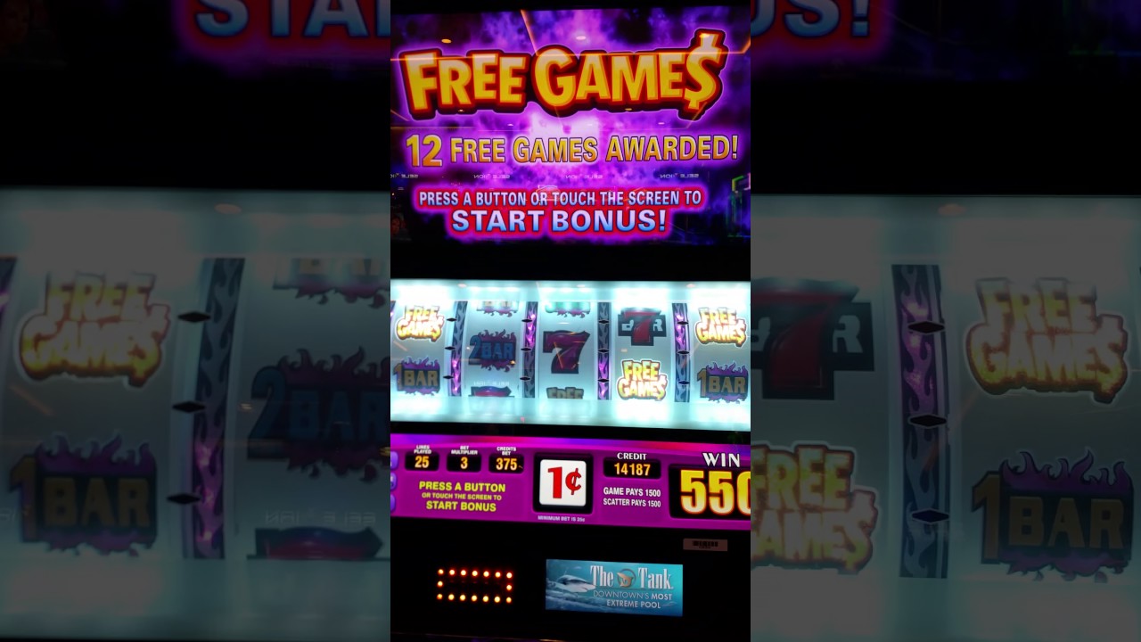 Hot Pink 3x4x5 Slot machine January 2017 at Golden Nugget Las Vegas ...