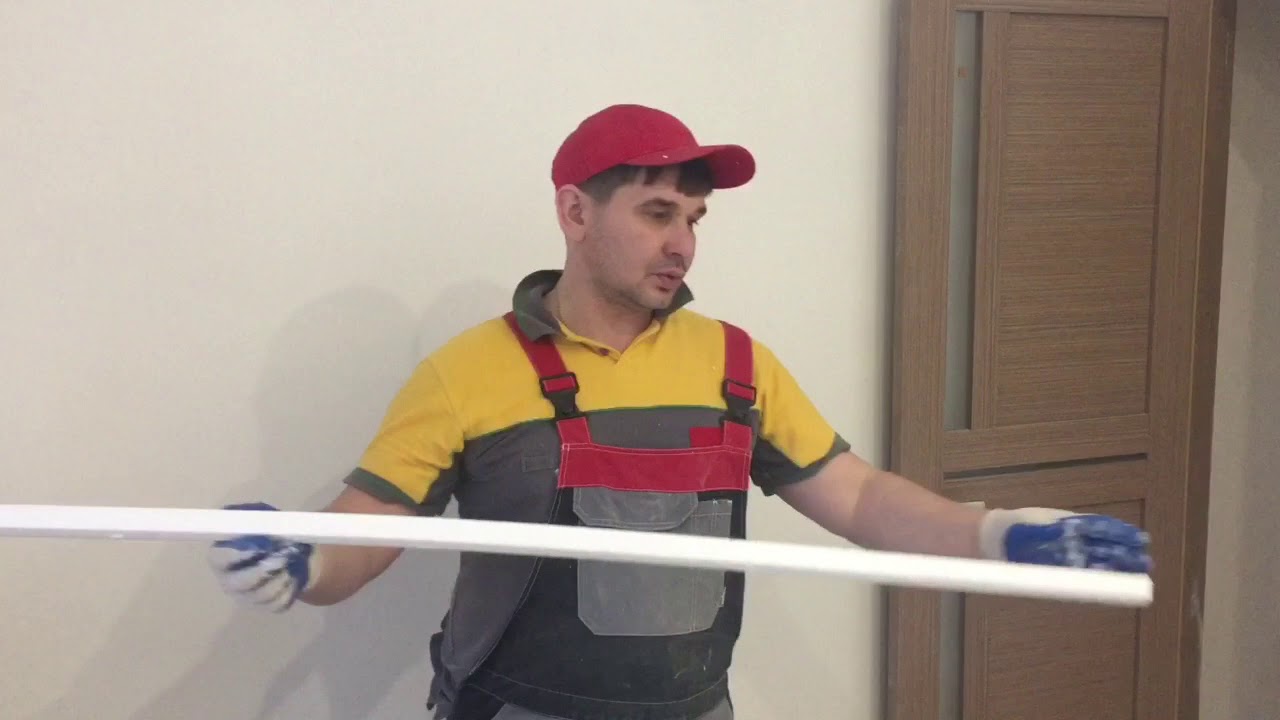 Как приклеить багет на натяжной потолок - YouTube