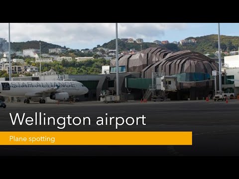 SQ248 taking off from Wellington International Airport - YouTube