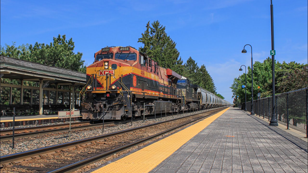 KCSM 4666 and NS 4260 lead CPKC 640 thru Deerfield - YouTube