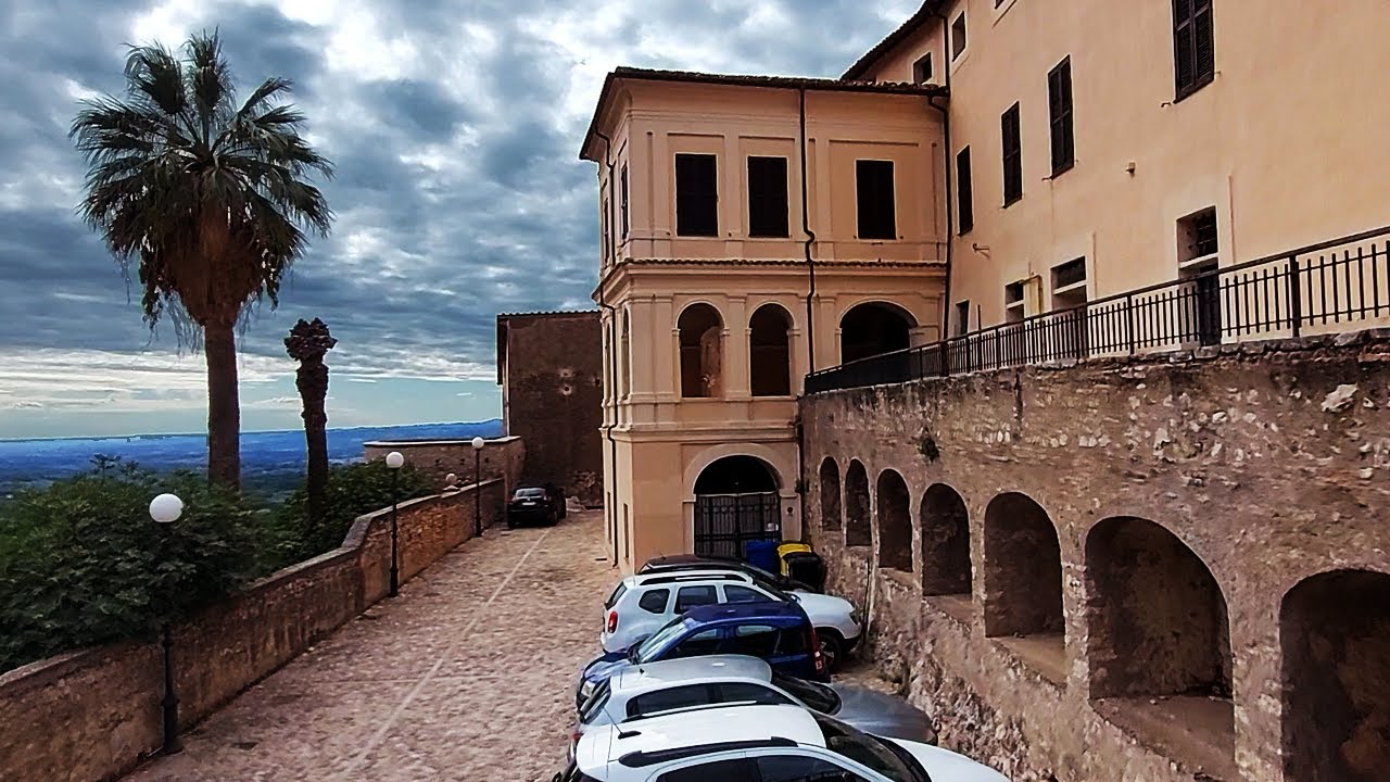Walking Through an Italian Old Town: Poggio Catino - YouTube