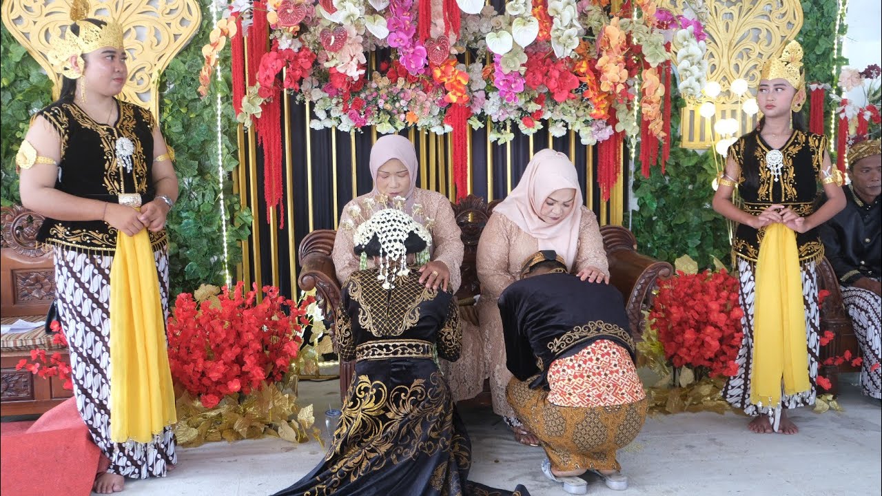 Upacara sungkeman pengantin adat Jawa #pernikahan3milyar - YouTube