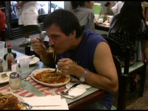 How to Eat Spaghetti like an Italian - YouTube