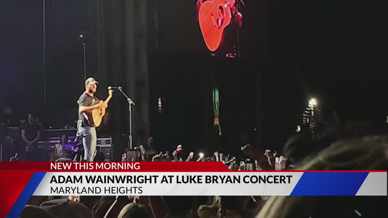 Adam Wainwright surprises St. Louis crowd, joins Luke Bryan on stage ...