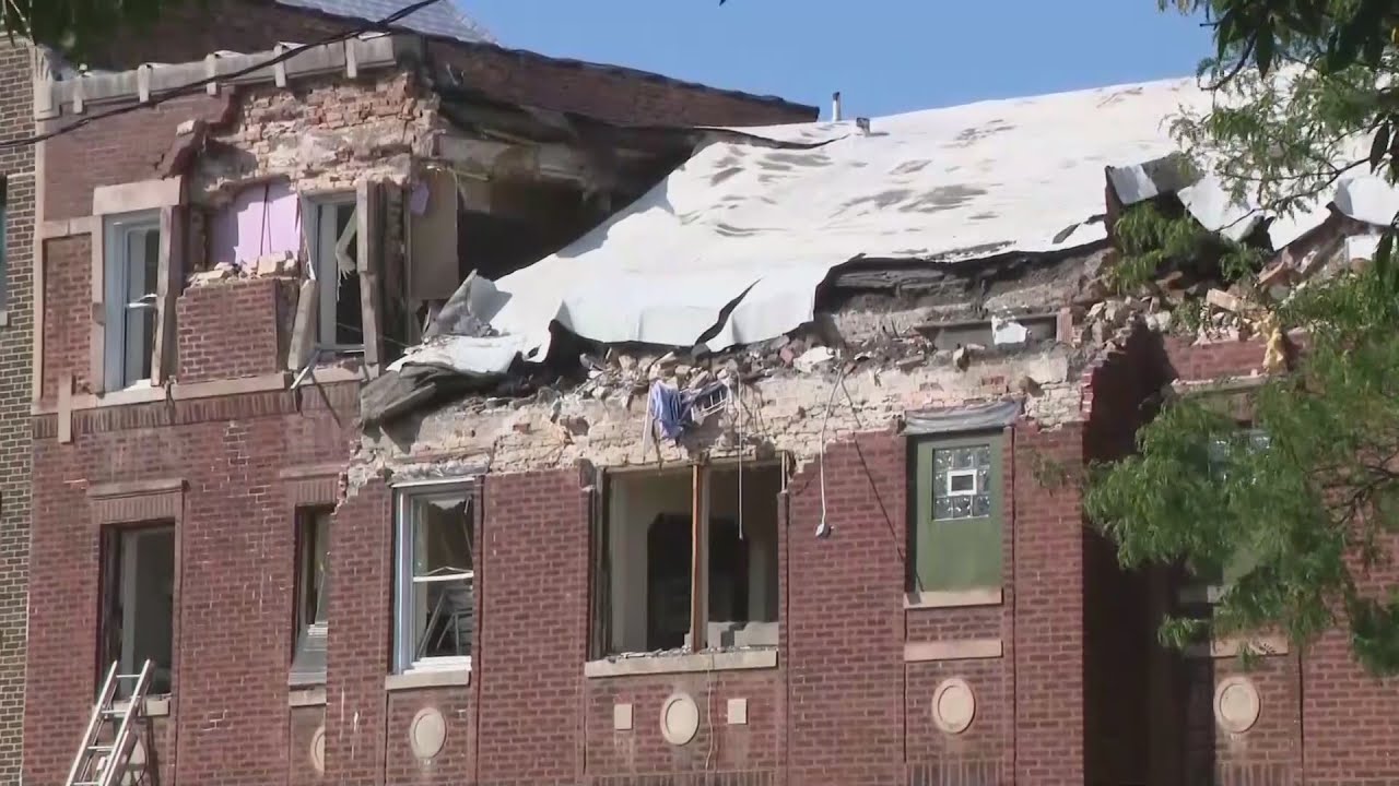 Tenants recover belongings following South Austin building explosion in ...
