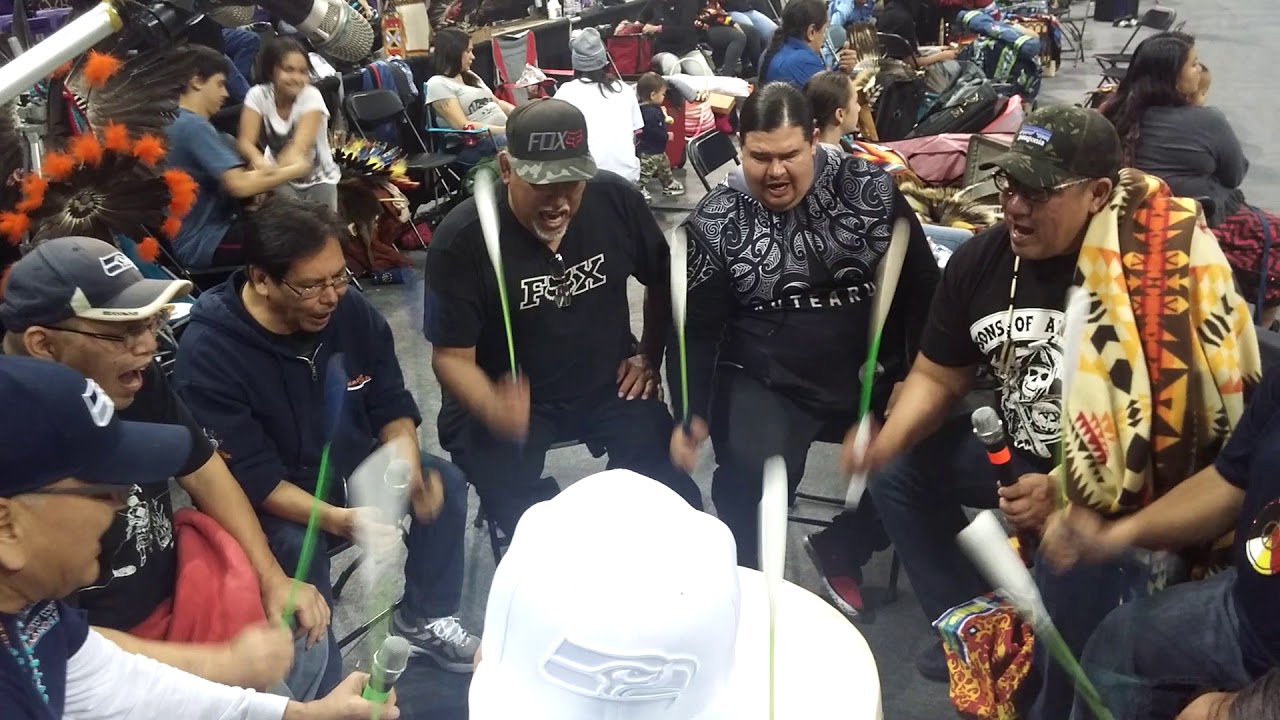 White Eagle at 2018 UW Spring Pow Wow. - YouTube