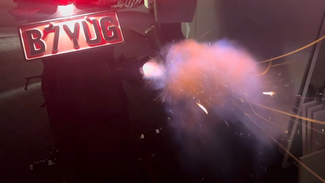 Yamaha R6 Exhaust Sound | Full Akrapovic Titanium Exhaust - YouTube