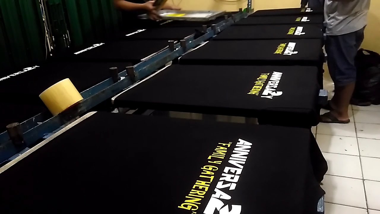 Contoh sablon plastisol 2 warna di meja rel - YouTube