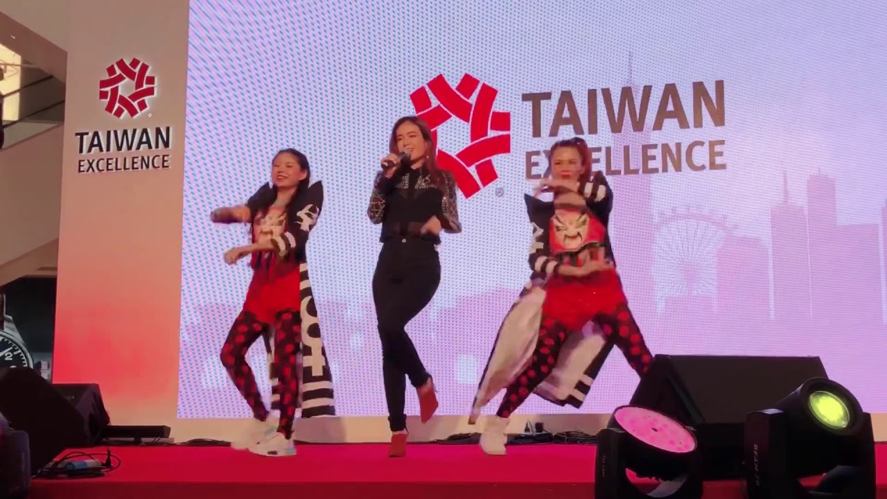 Joey Leong 梁祖仪 - 我的新衣 // Taiwan Excellence @ Pavilion KL - YouTube